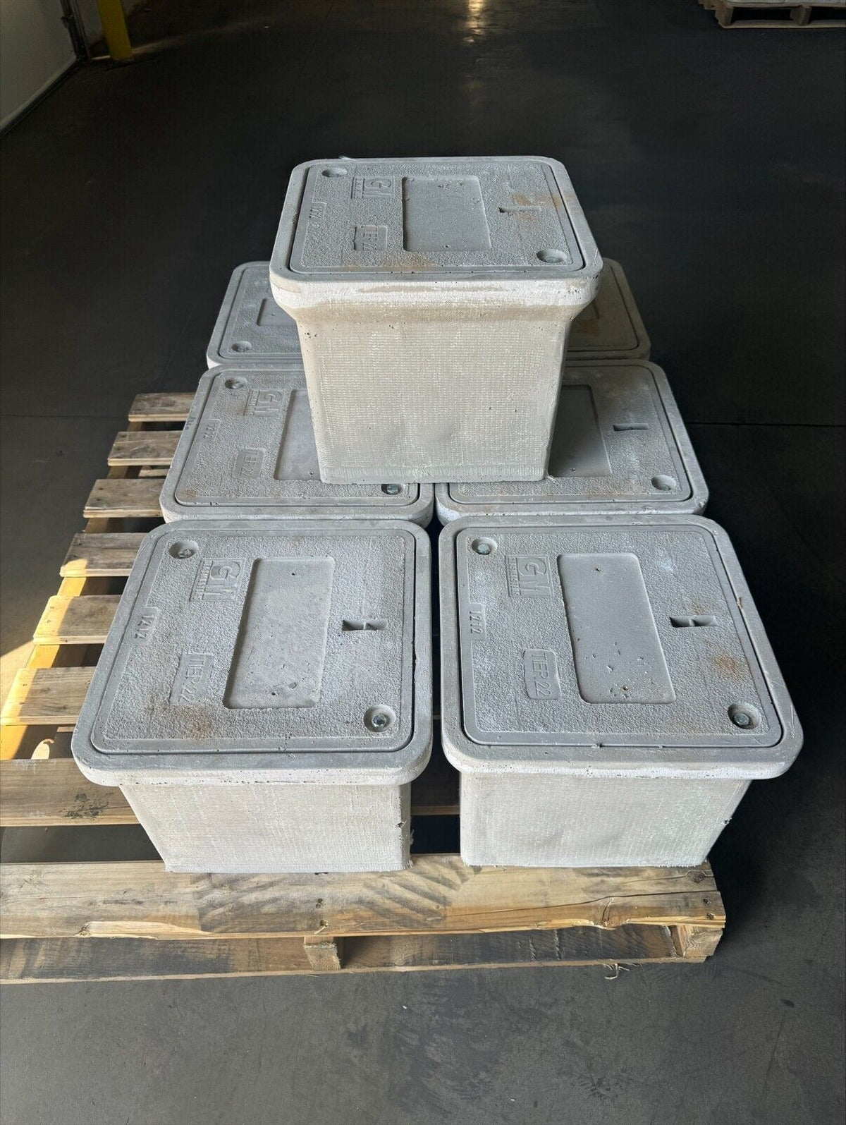 12x12x12 Polymer Concrete Tier 22 Handhole Vault